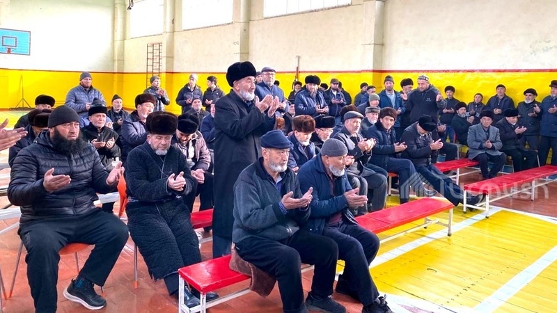 Mayor of Uzgen town meets with locals, promises resolution of problems ...