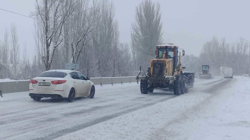 Snow clearing work intensified on roads in Moskovsky district ...