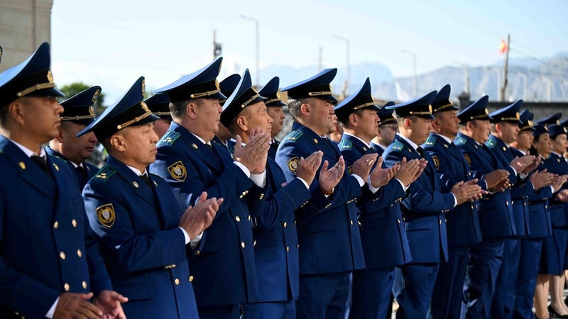 Cabinet approves rules for providing uniforms to prosecutors - AKIpress ...