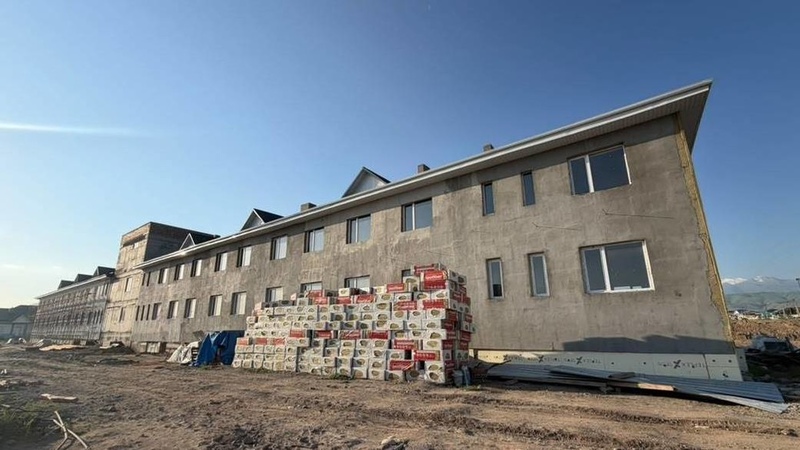 Health Minister inspects construction progress on new 100-bed hospital ...